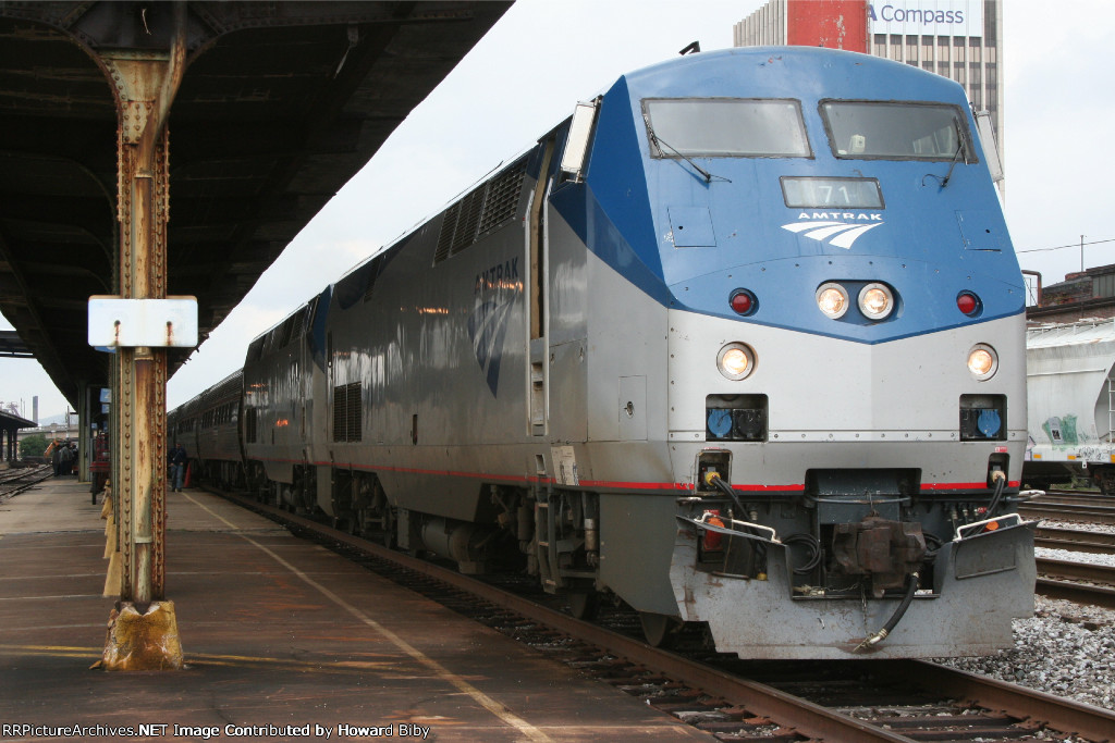 AMTK 71 leads Cresent Train 19